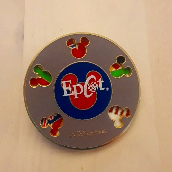 Disney | Jewelry | Spinning Epcot 20 Disney Lanyard Trading Pin | Poshmark